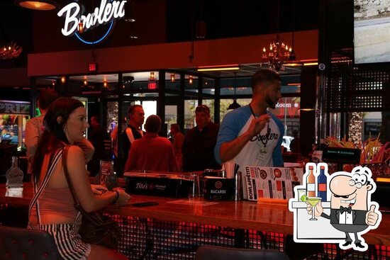 Bowlero, 7000 E Mayo Blvd #19 in Phoenix - Restaurant reviews