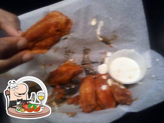Challengers Sports Bar in Aurora - Restaurant menu and reviews