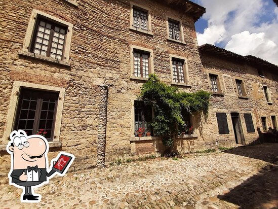 Restaurant Les Terrasses de Pérouges, Pérouges, Rue des Rondes ...