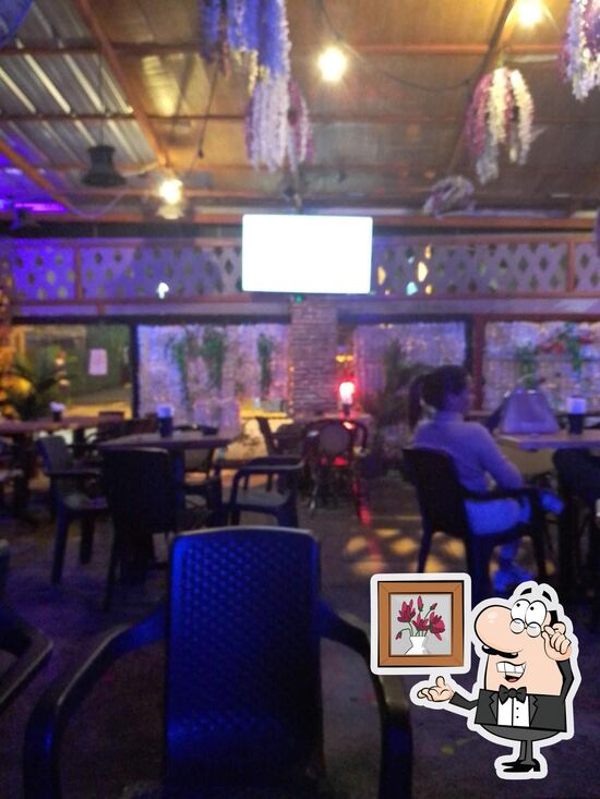 Menu at Shots Factory pub & bar, Santo Domingo