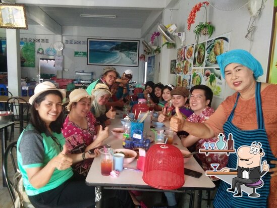 Menu at ร้านตำนานก๋วยเตี๋ยวน่องไก่ก๊ะเซาะ restaurant, La-ngu