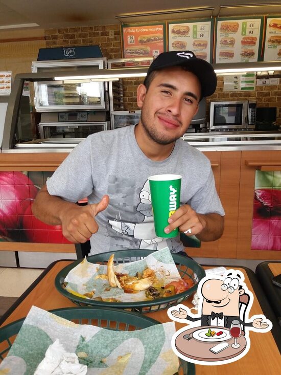 Subway Santa Fe restaurant, Santiago de Querétaro, C. P.º del Abejaruco ...