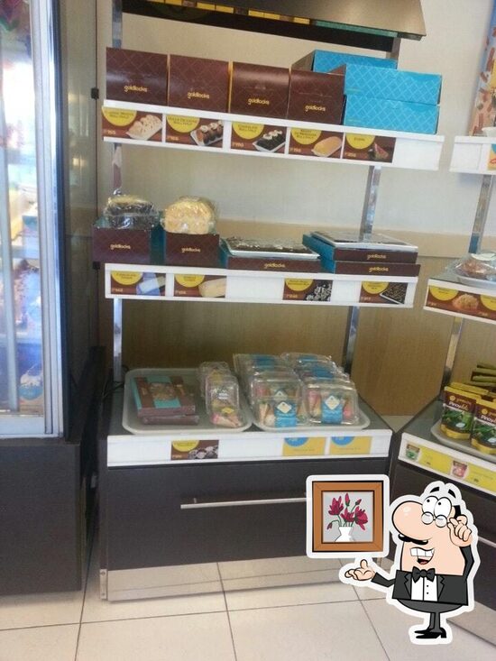 Menu at Goldilocks desserts, Lingayen