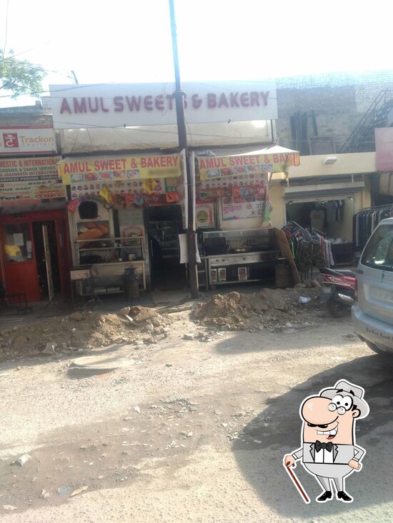 Menu at Amul Sweets & Bakery, New Delhi