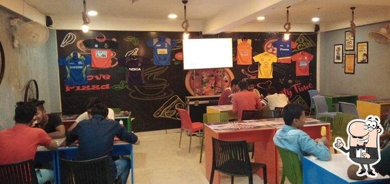 Menu at Pizza Garage, Mau