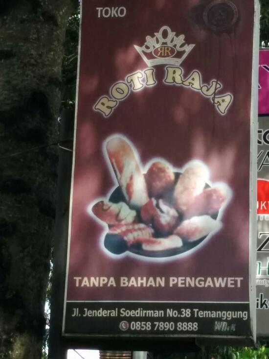Menu at Toko Roti Raja, Temanggung
