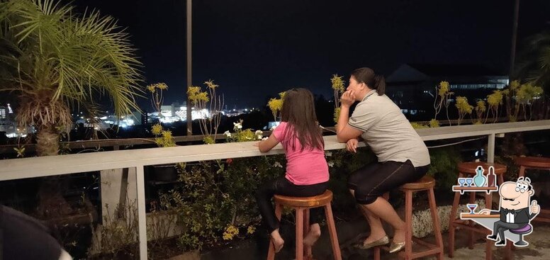 Avons Cafe, Manado - Restaurant reviews