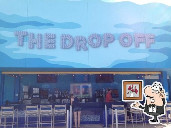 The Drop Off Pool Bar, Disney's Art of Animation Resort in Bay Lake ...