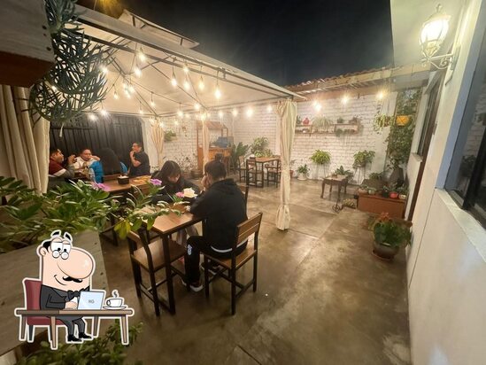 Hugo's Burger, La Perla District - Restaurant menu, prices and reviews
