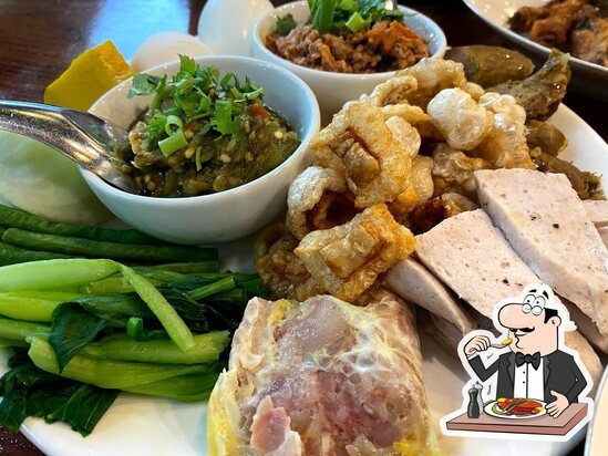 Menu at ต๋องเต็มโต๊ะ and the Hug House restaurant, Rim Tai