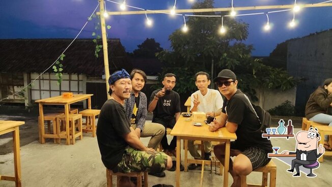 Halaman Pojok Cafe, Balaraja - Opiniones del restaurante