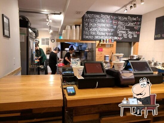 Restaurante Poutini's House of Poutine, Toronto, 617 King Street W ...