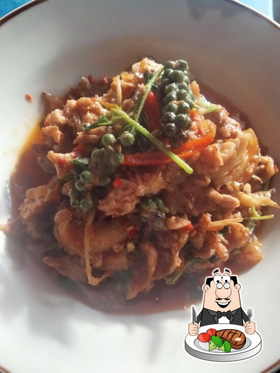 ร้านอาหารตามสั่งหน้าโรงเรียนบ้านห้วยงาช้าง restaurant, Chon Daen