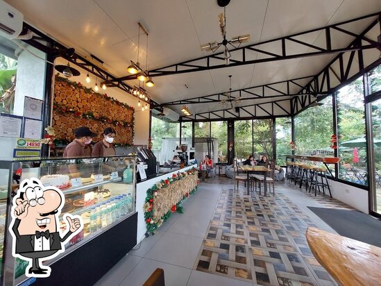 Tinatangi Cafe, Dasmariñas - Restaurant reviews