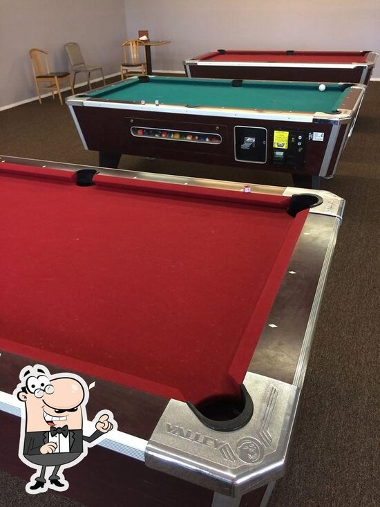 Slade's billiards and arcade in Forest City