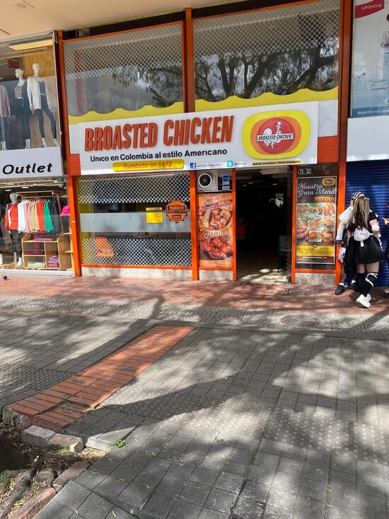broaster chicken restaurant, Bogotá, 11 Local 13 C - Restaurant reviews