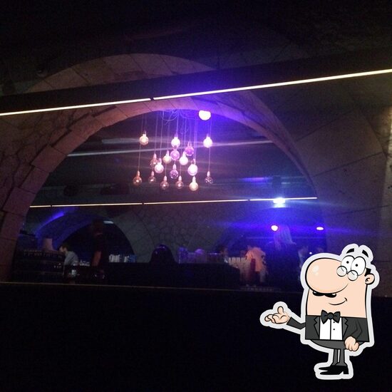 Showcase club, Paris, Port des Champs Élysées - Restaurant reviews
