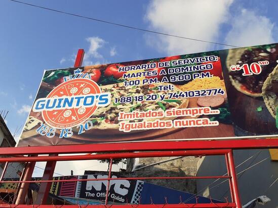 Menu at Guinto's pizzas restaurant, Acapulco