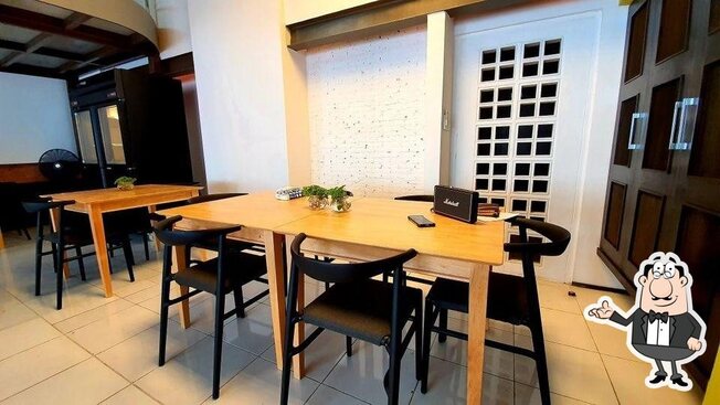 Sidewalk restaurant, Ang Sila - Restaurant reviews