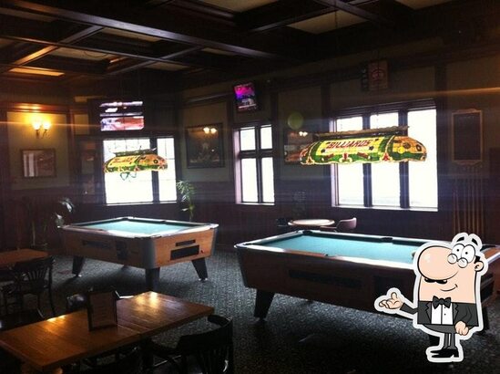 Six Mile Pub + Eatery, View Royal - Restaurant menu, prices and reviews