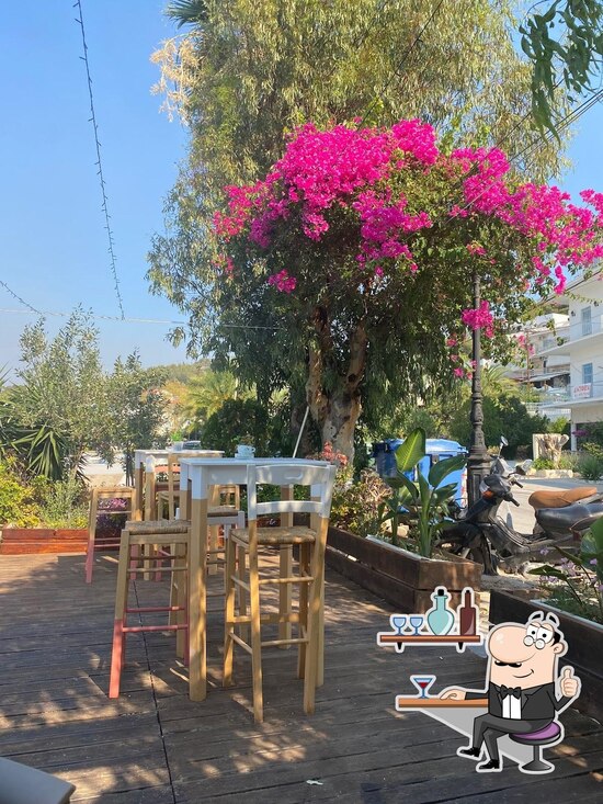 Aura All Day Cafe, Poros - Restaurant reviews