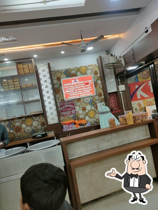 VK VISHNU KHIRMOHAN, Chouparan - Restaurant menu, prices and reviews