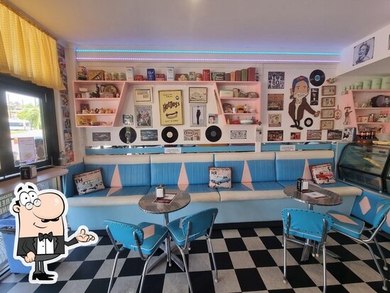 Dickie's Dogs, Airlie Beach - Restaurant menu, prices and reviews