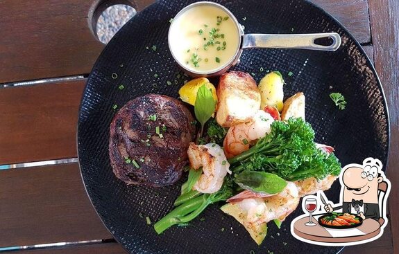 The Waterline Restaurant, Keppel Bay Marina, 1 Waterline Way in Rosslyn ...