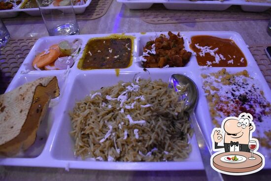 SKD Food Plaza, Tundla - Restaurant reviews