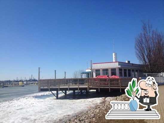 Sarnia Bay Marina Restaurant in Sarnia - Restaurant reviews