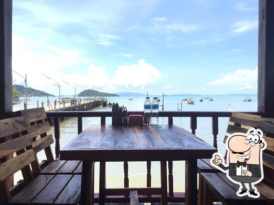 ร้านอาหารริมเลซีฟู้ดเกาะยาวใหญ่ restaurant, Phru Nai - Restaurant reviews