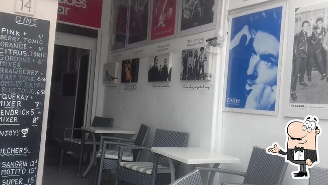 Decades Bar in Cala D'or - Restaurant reviews