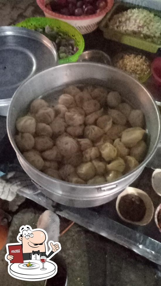 Test of Nepal fast food, Obra