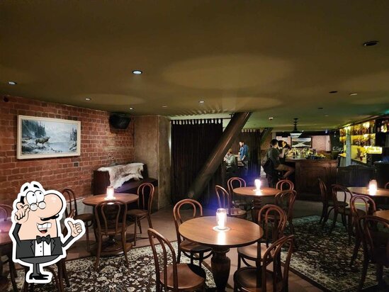 Dee's Place, Wellington - Restaurant menu, prices and reviews