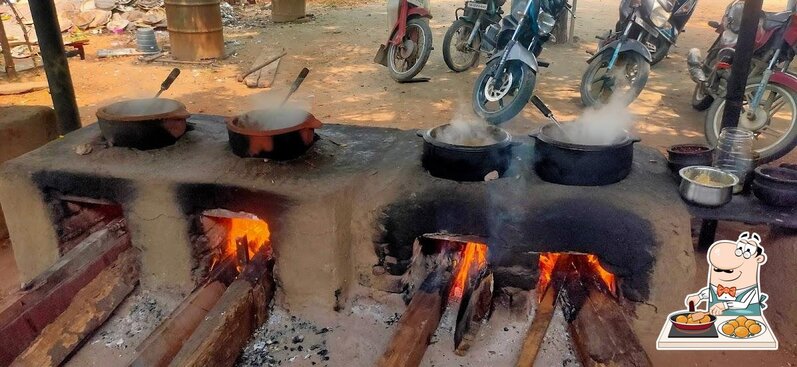 Amrutham Naattu Kozhi man satti samayal, India - Restaurant reviews