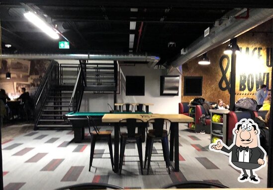VB's Entertainment Center / King Pinz Pub & Grill, Winkler - Opiniones ...