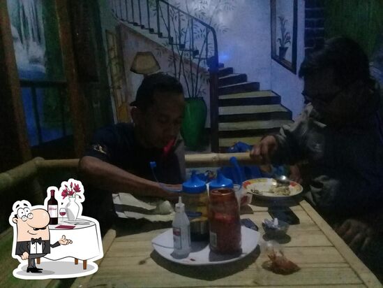 Menu at lesehan uj katawis cafe, Pacet