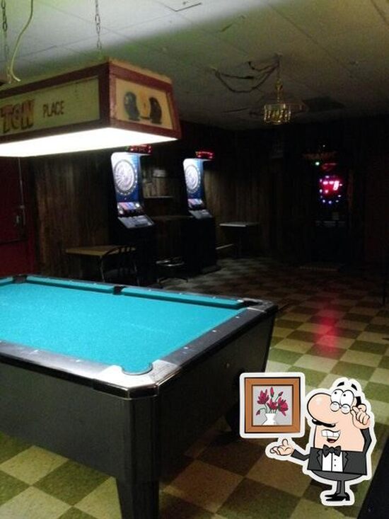 Regal Beagle Lounge in Ypsilanti - Restaurant menu and reviews