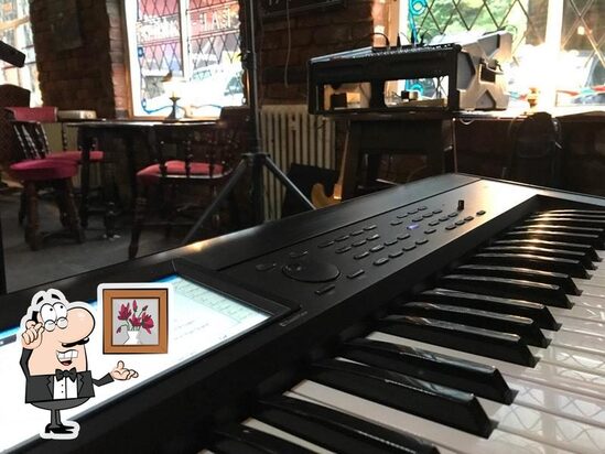 The Q Inn, Stalybridge - Restaurant menu, prices and reviews
