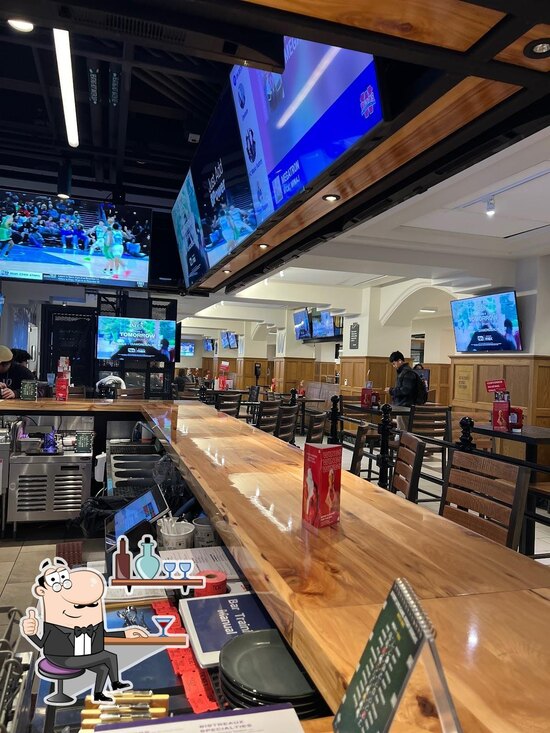 Walk-On's Sports Bistreaux - Purdue Restaurant, West Lafayette ...