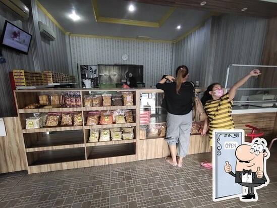 Roti Ibu Basuki delanggu, Klaten - Restaurant reviews