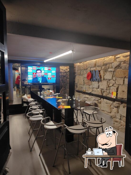 Var Sports Bar, Porto - Restaurant menu, prices and reviews