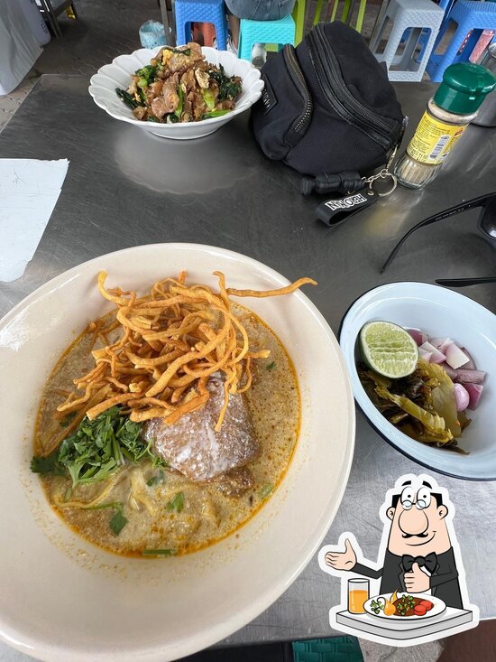 คุ้มหม่อนสม Khum Hmon Somm (ข้าวซอย ราดหน้า ผัดไทย ก๋วยเตี๋ยว ...