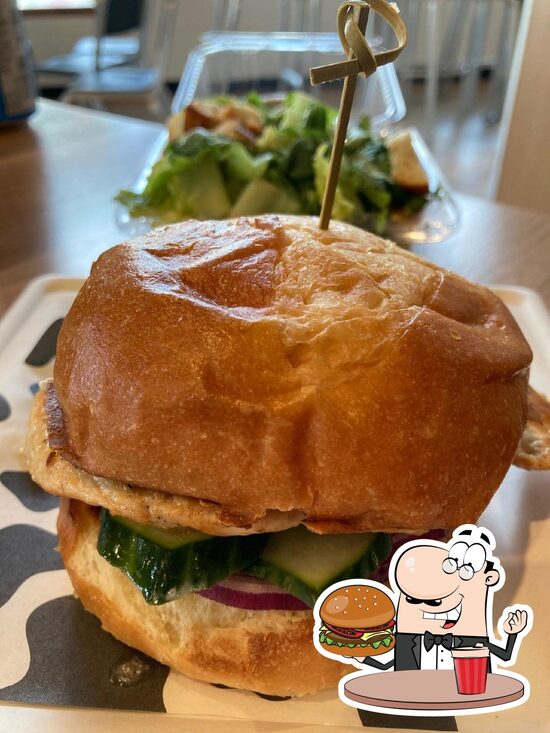Deja Moo Burger Bar in Kirkland - Restaurant menu and reviews