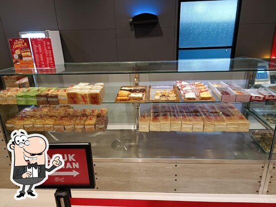 Roti Unyil Venus Bakery Rest Area KM38, Cadas Ngampar - Restaurant reviews