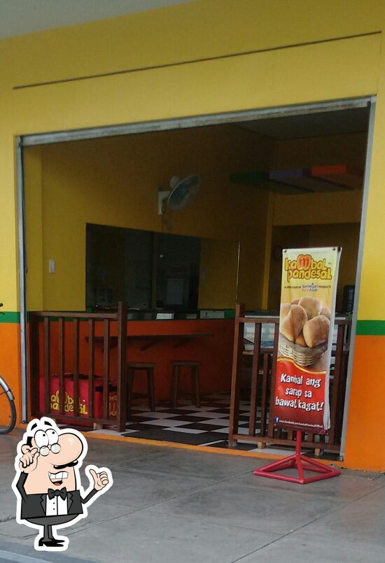 Menu at Kambal Pandesal, Kawit