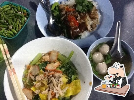 ชุนฮั้ว บะหมี่เกี้ยวปู หมูแดง, Phanom Sarakham - Menú del restaurante, precios y reseñas
