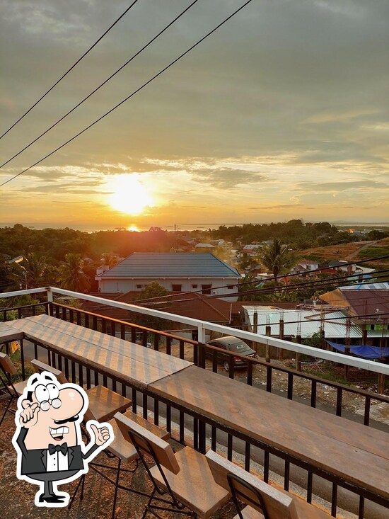 Up Hill Cafe and Resto Tarakan, Tarakan - Restaurant reviews