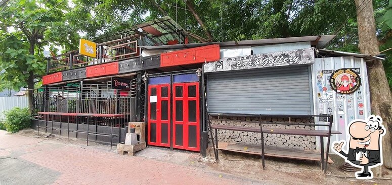 Red Room Bar with Pool Table, Chiang Mai - Restaurant reviews