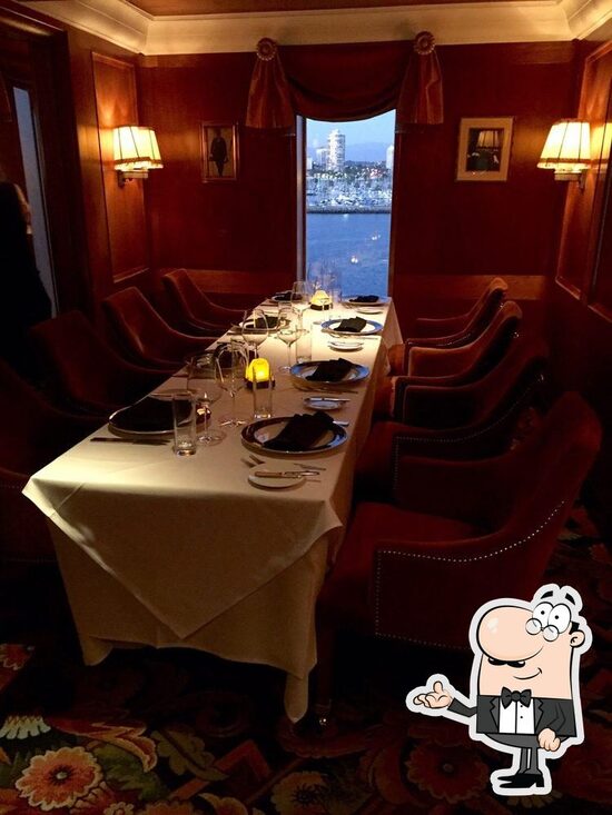 Sir Winston's, 1126 Queens Hwy in Long Beach - Restaurant menu and reviews